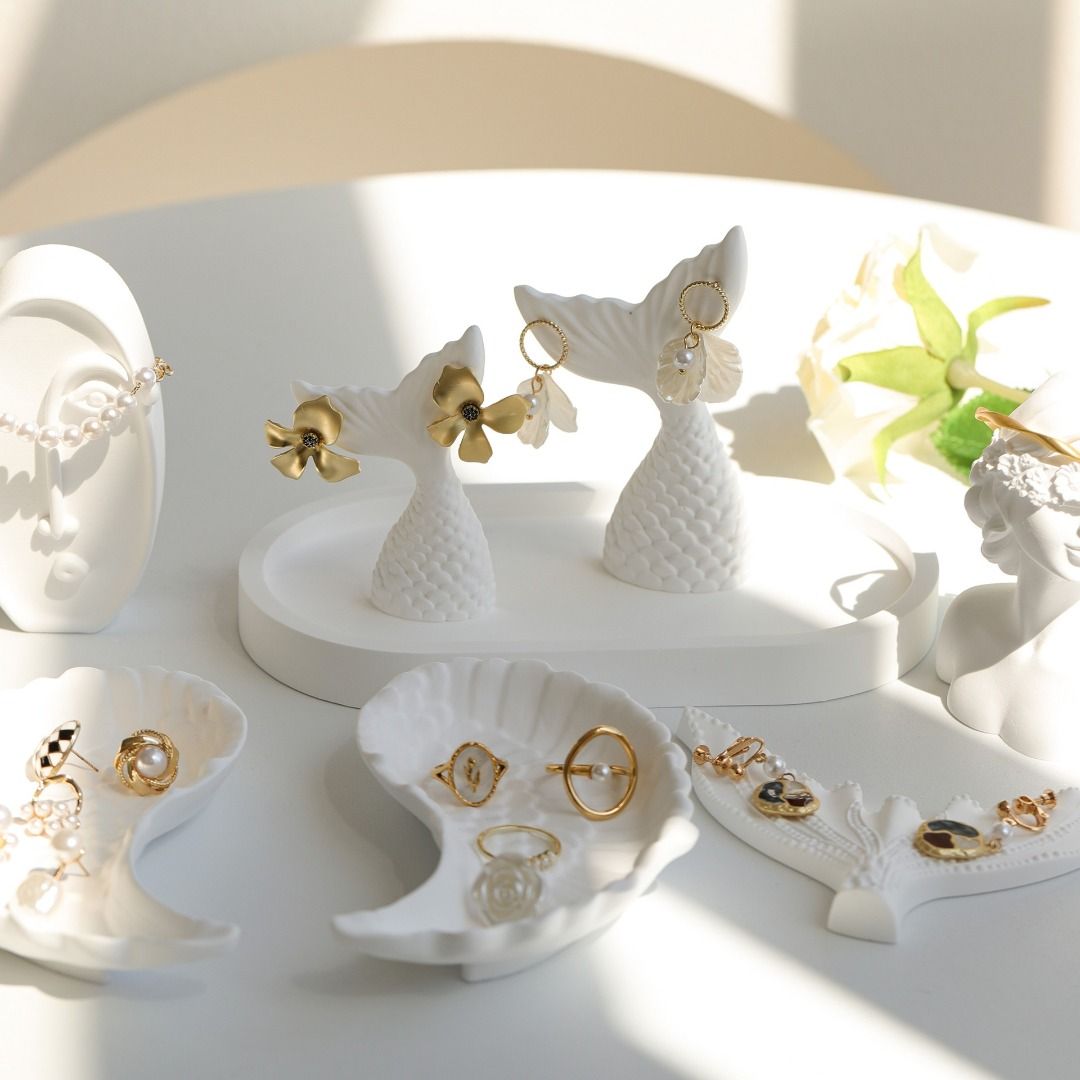 White Gypsum Jewelry Display Stand Decoration Props Display Stand ...