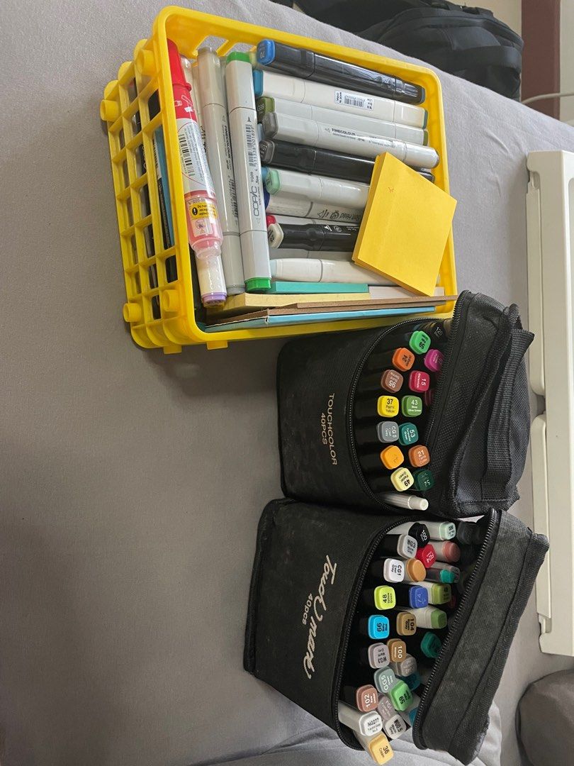 Architectural markers and pens (more than 200) + Tracing paper rolls ...