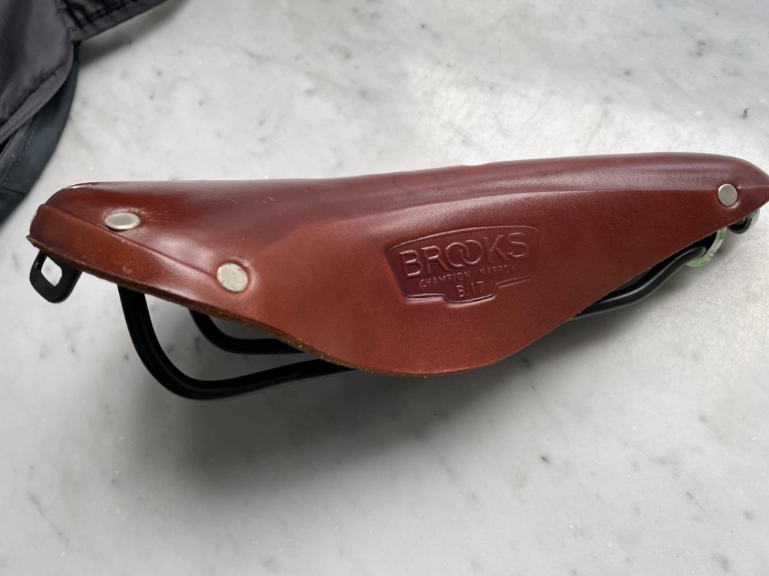 Brooks leather saddle b18, 運動產品, 單車及配件, 單車 - Carousell