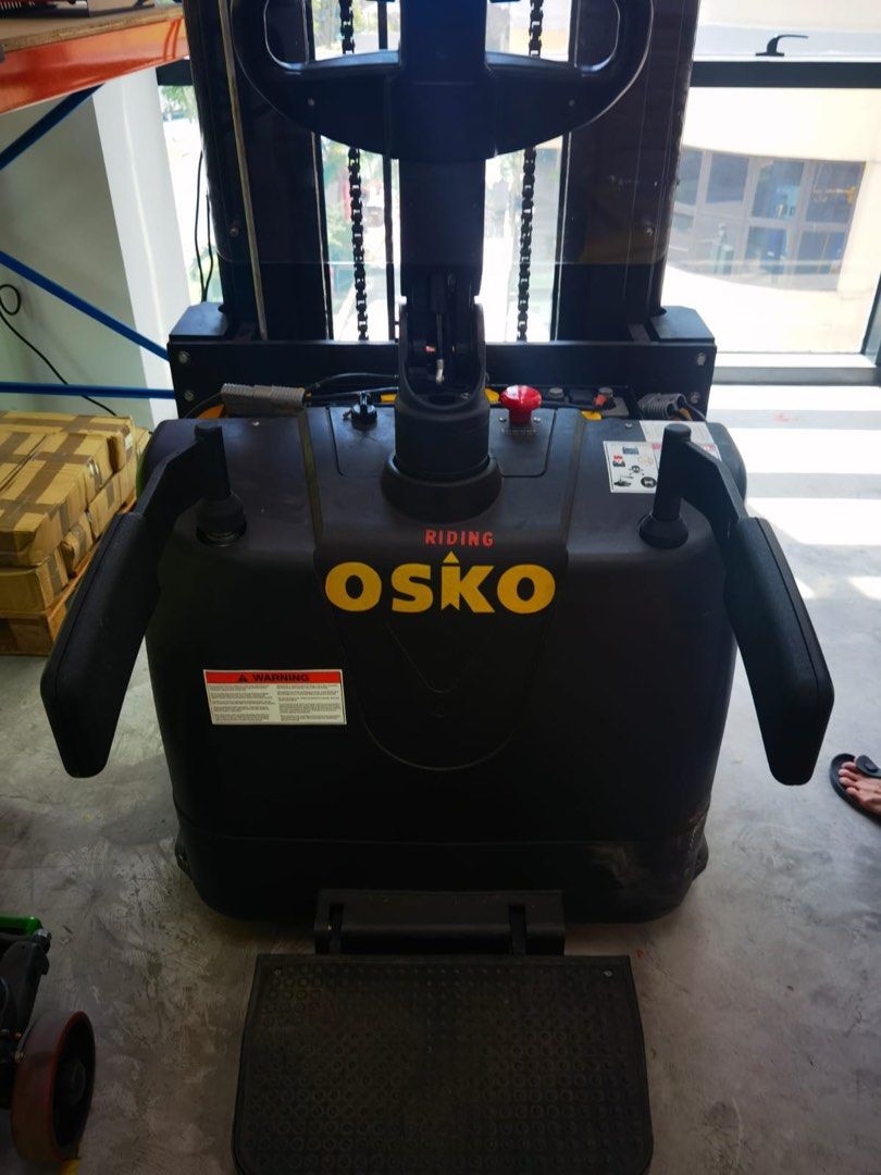 CONDA 1.5 TON ELECTRIC FORK OVER STACKER (WS95-16), Furniture & Home ...