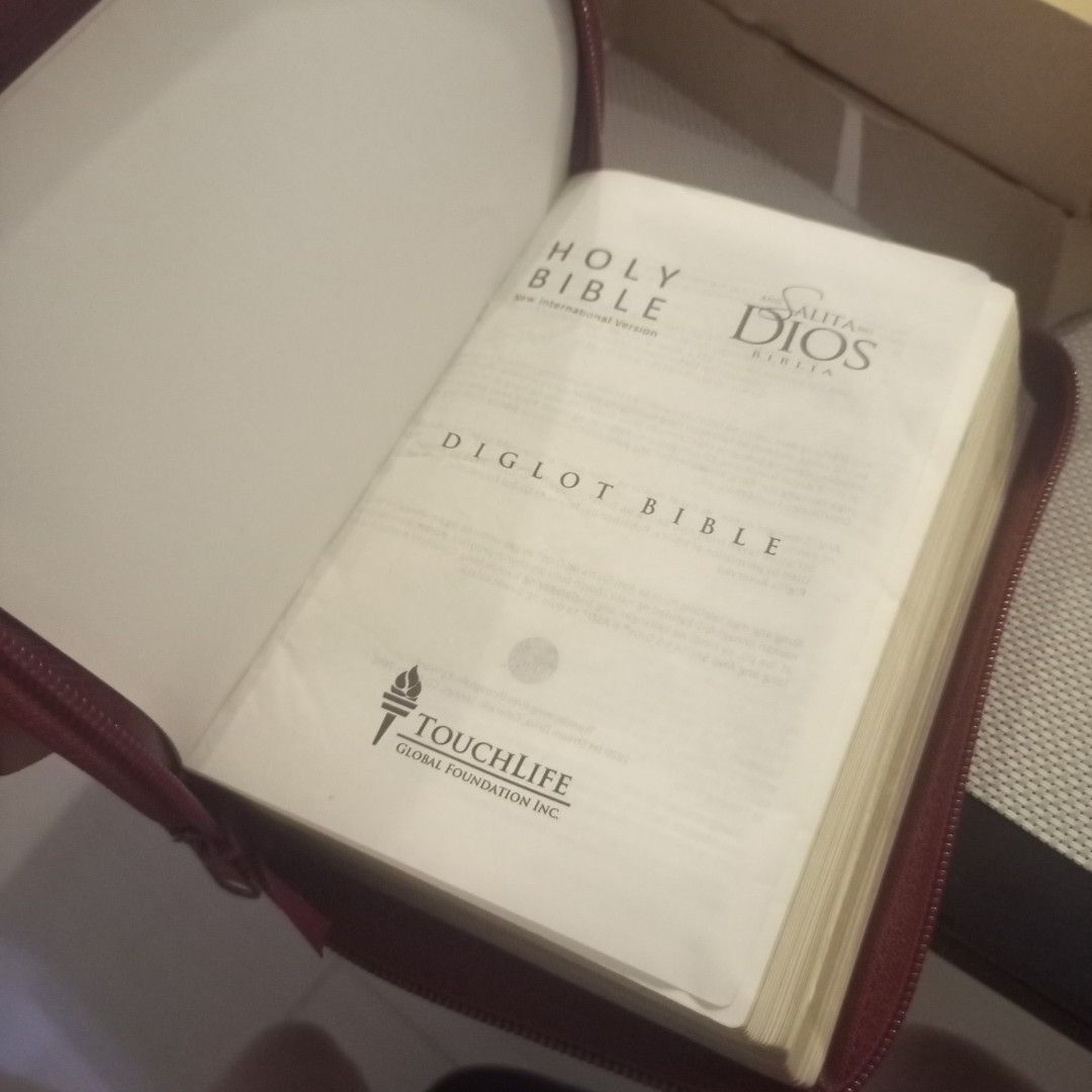 Diglot Bible Asd & Niv Version on Carousell
