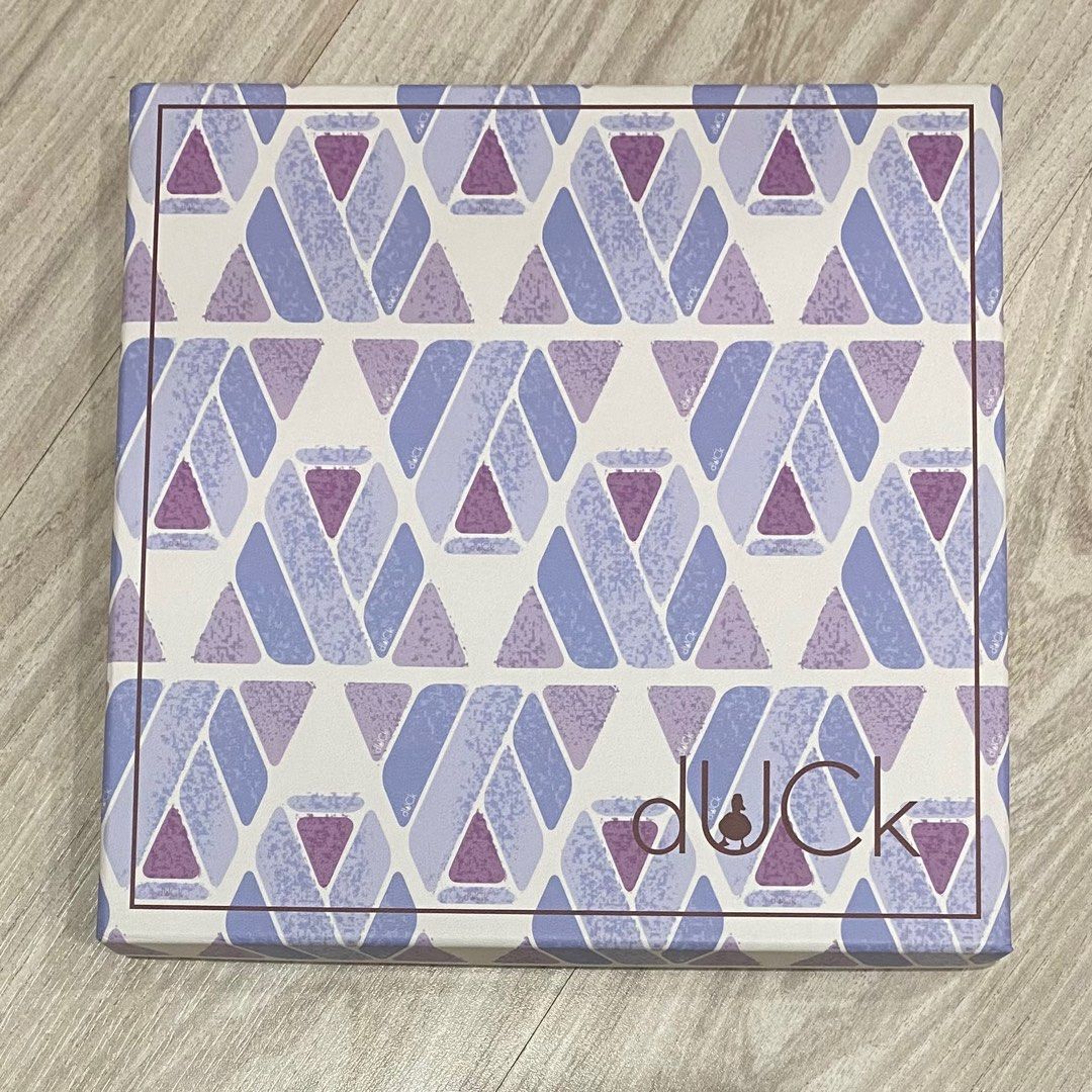 Duck Boxes Original Basic and LE, Women's Fashion, Muslimah Fashion ...