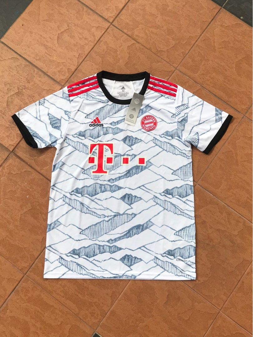 FC Bayern Munich jersey, Men's Fashion, Activewear on Carousell
