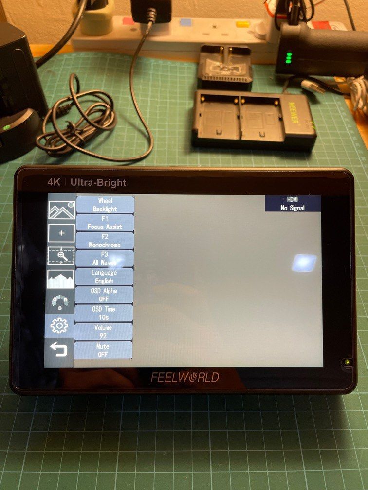FEELWORLD LUT7 PRO Touch Screen 7" On-Camera Field Monitor - (2200 Nits Ultra Bright, Support 4K ...