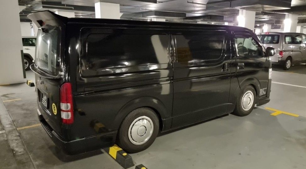 Hiace rear mid spoiler, Car Accessories, Accessories on Carousell