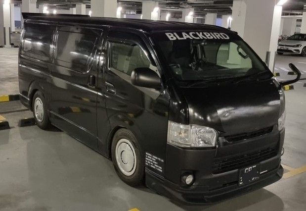 Hiace rear mid spoiler, Car Accessories, Accessories on Carousell