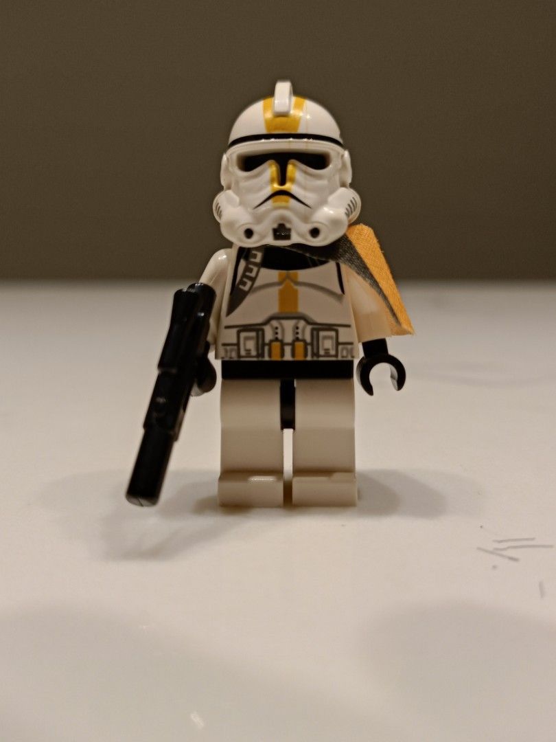 Lego Star Wars Clone trooper 327 Star Corp with Orange pauldron ...