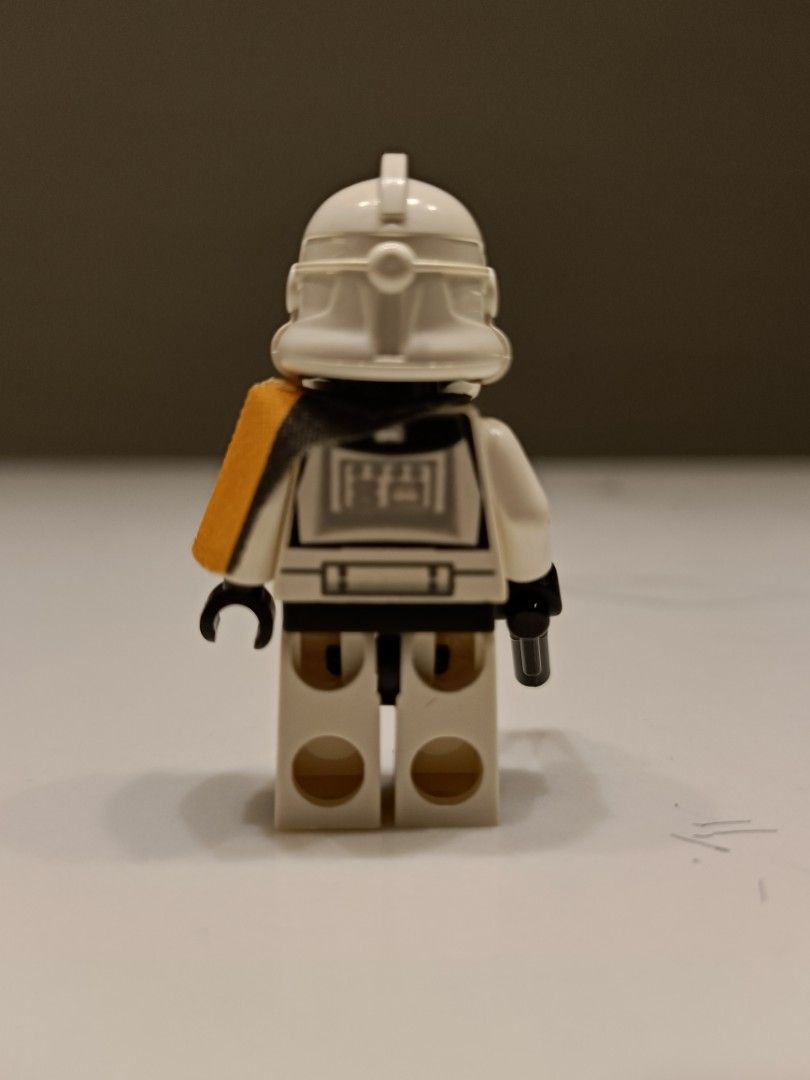 Lego Star Wars Clone trooper 327 Star Corp with Orange pauldron ...