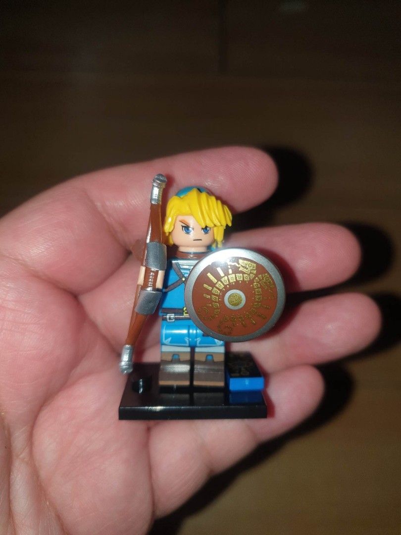 Link Legend of Zelda mini figure 2 on Carousell