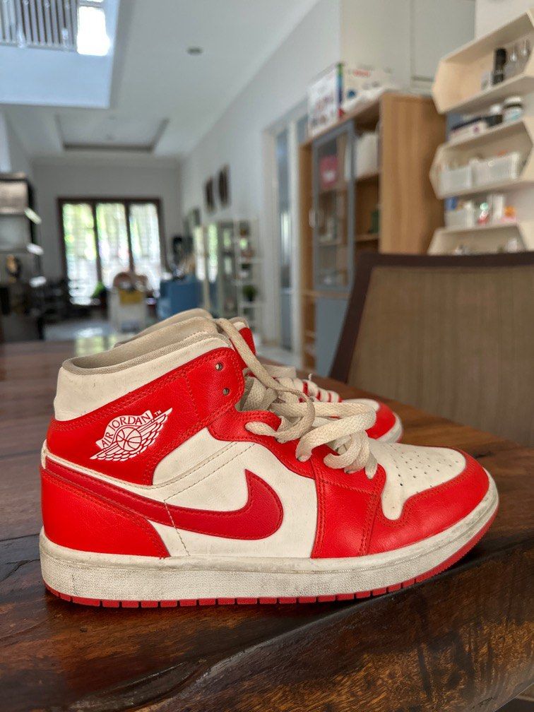 Nike Air Jordan Red White, Fesyen Pria, Sepatu , Sepatu Formal di Carousell