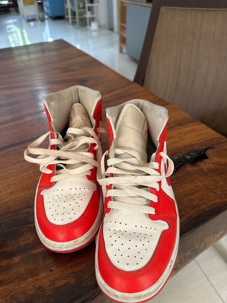 Nike Air Jordan Red White, Fesyen Pria, Sepatu , Sepatu Formal di Carousell