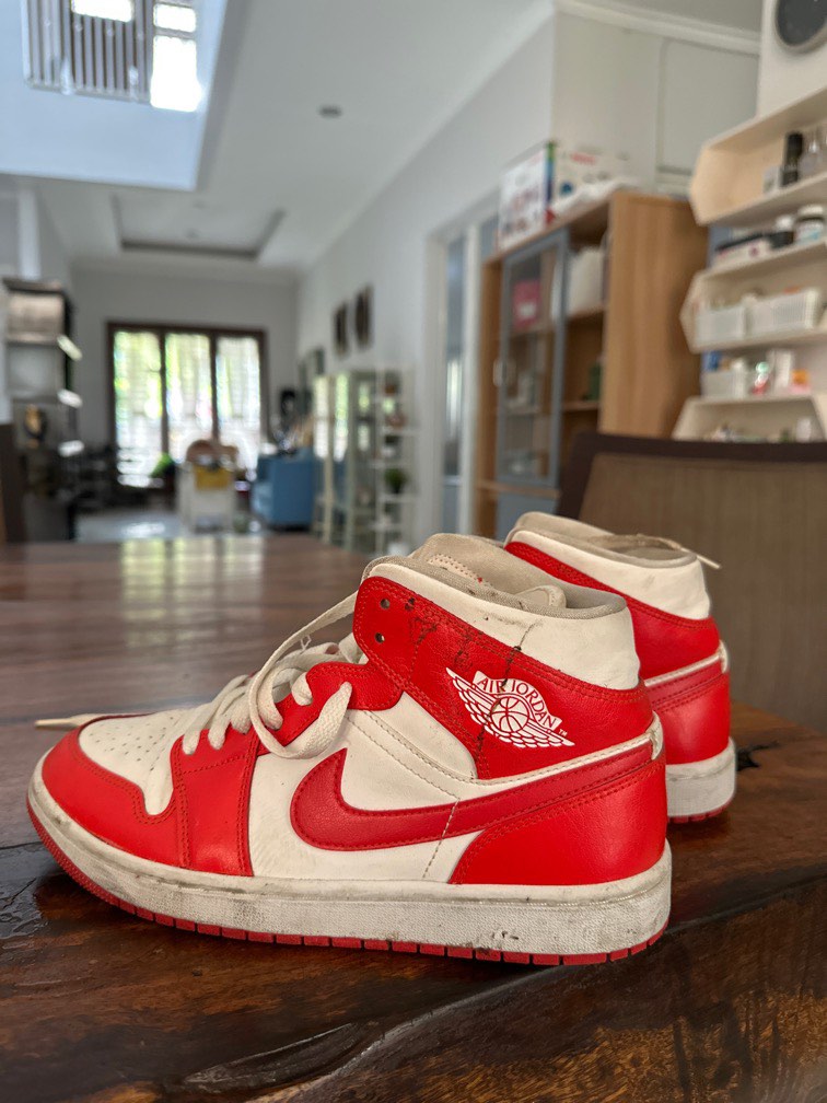 Nike Air Jordan Red White, Fesyen Pria, Sepatu , Sepatu Formal di Carousell