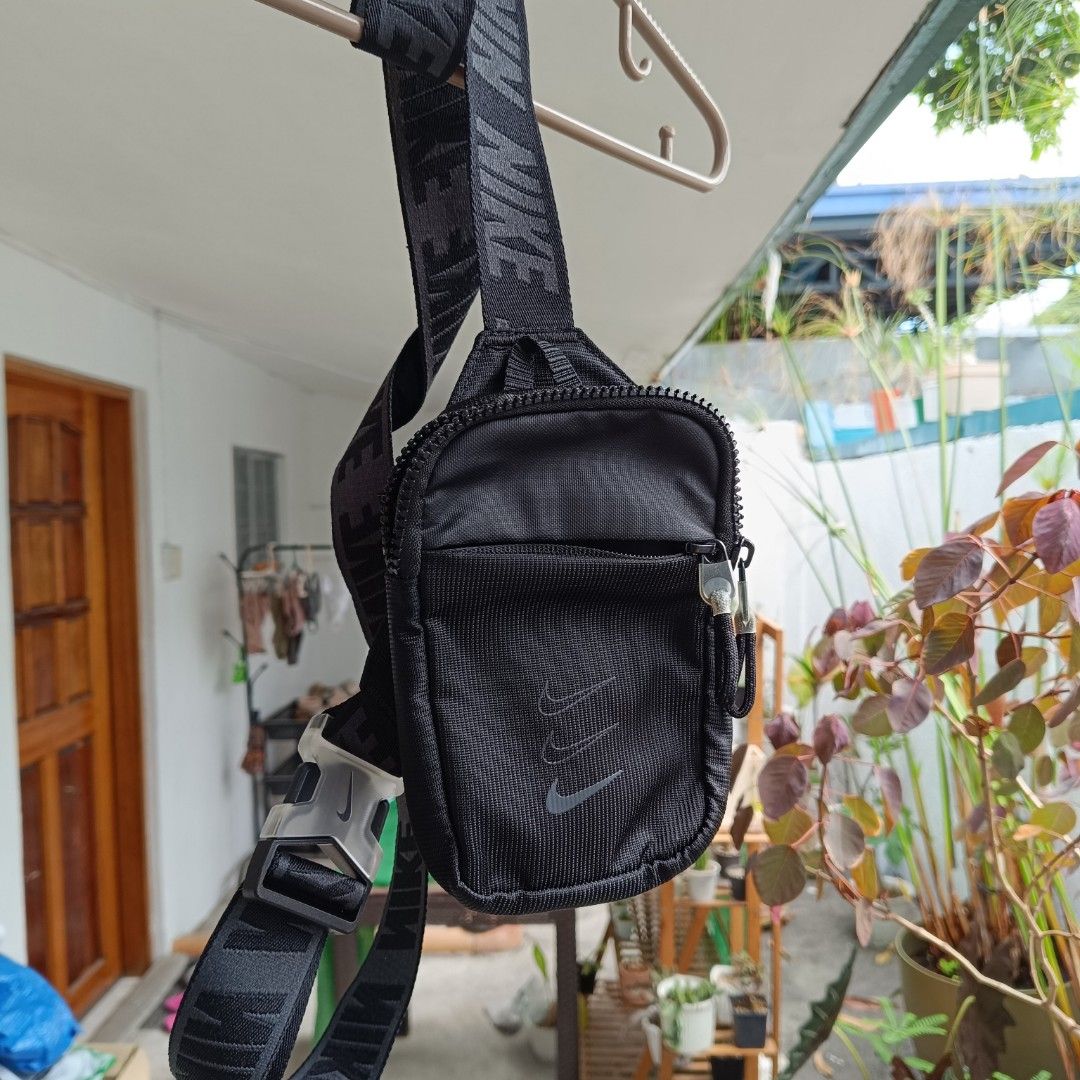 Nike essentials hip pack 1L, Men's Fashion, Bags, Sling Bags on Carousell