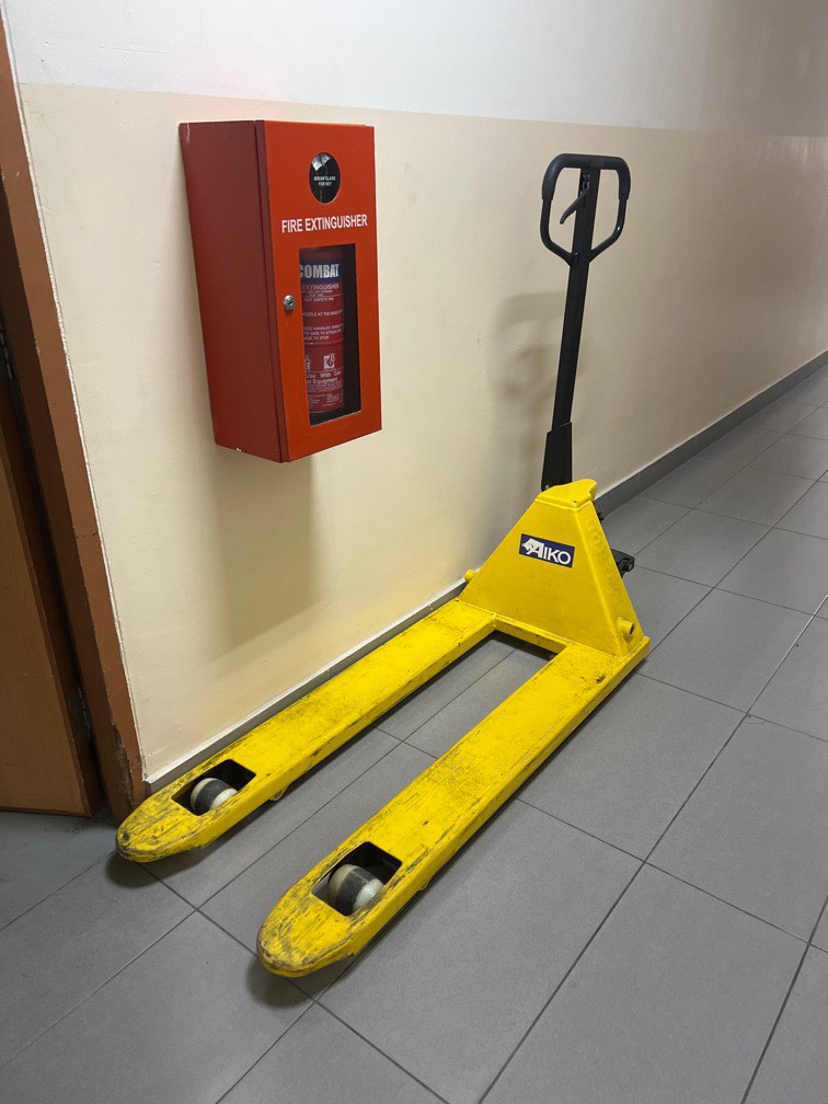 Pallet Jet, Furniture & Home Living, Home Improvement & Organisation ...