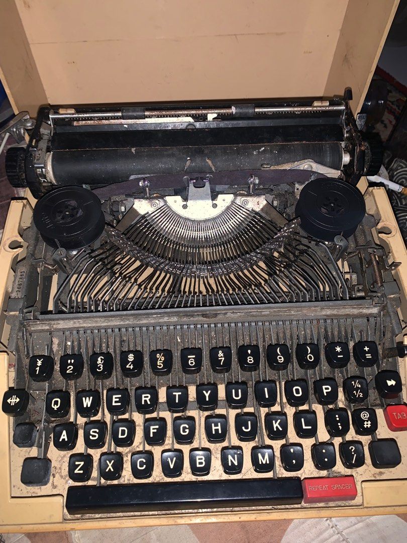 Papan ketik jadul mulus, Antik, Furnitur di Carousell