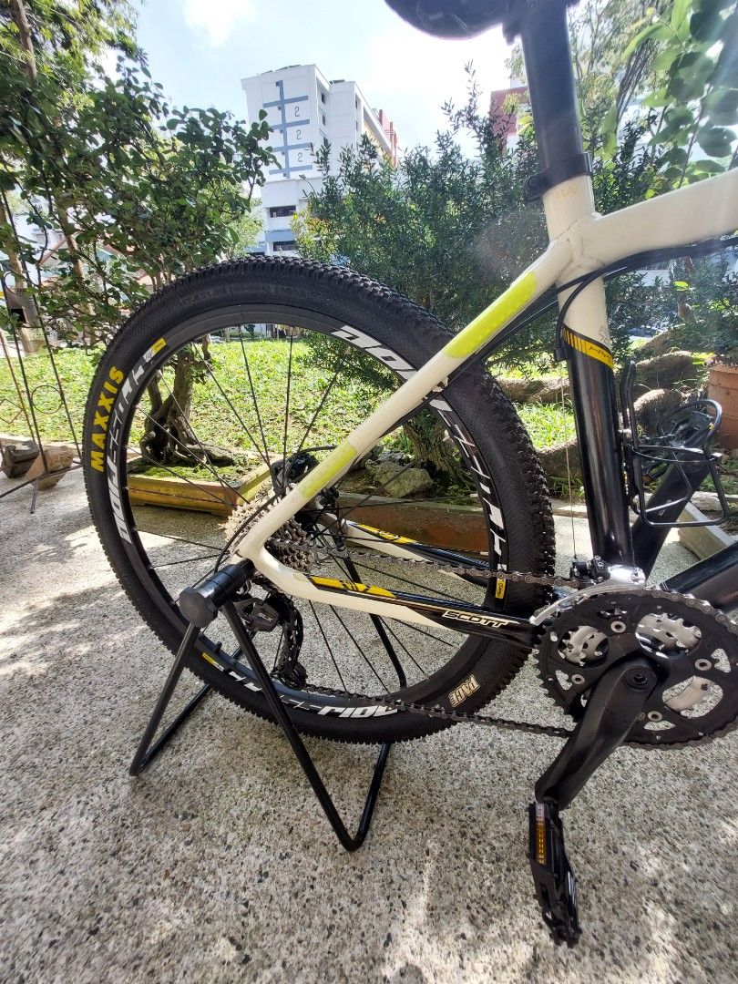 Scott M size hard tail, Sports Equipment, Bicycles & Parts, Bicycles on ...