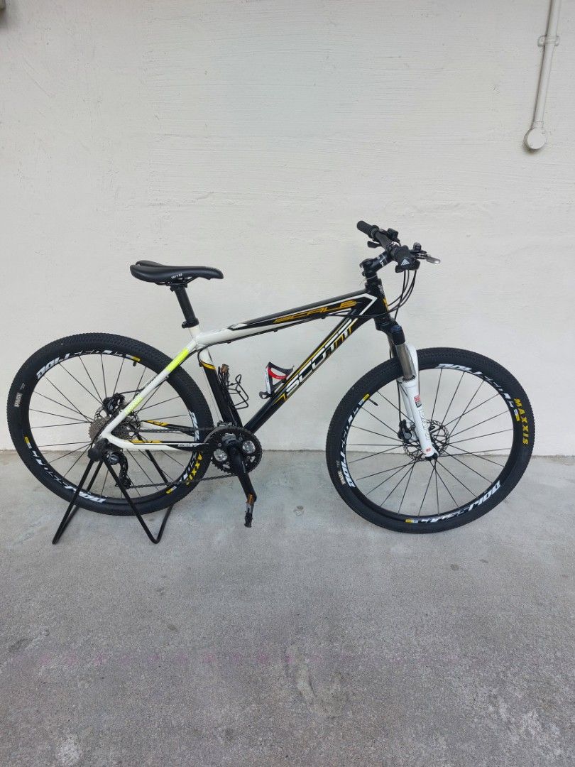 Scott M size hard tail, Sports Equipment, Bicycles & Parts, Bicycles on ...