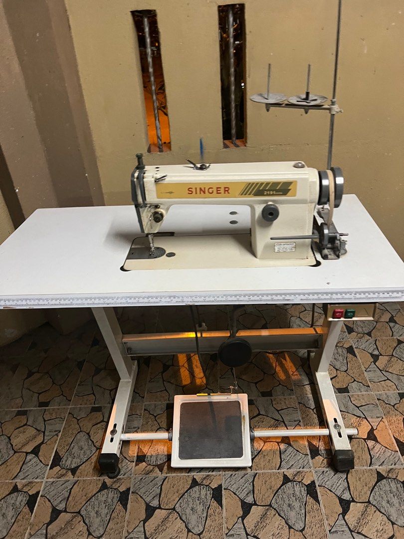 Singer sewing machine full set / Mesin Jahit dengan mesin jahit tepi ...