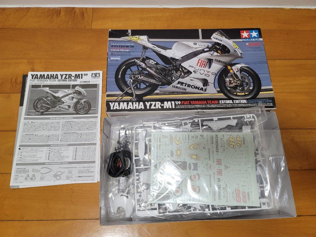 Tamiya Yamaha YZR M1 09 FIAT (ESTORIL EDITION), 興趣及遊戲, 玩具 & 遊戲類 - Carousell