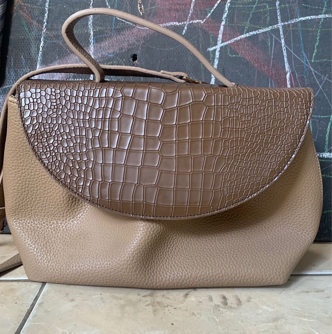 Tas heyLocal id, Fesyen Wanita, Tas & Dompet di Carousell