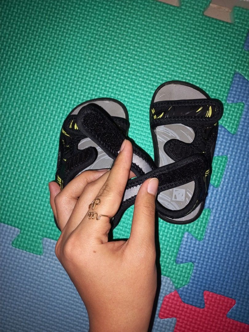 Toe Zone - Havana 5 fs ukuran: EU 22 preloved, Bayi & Anak, Lainnya di ...