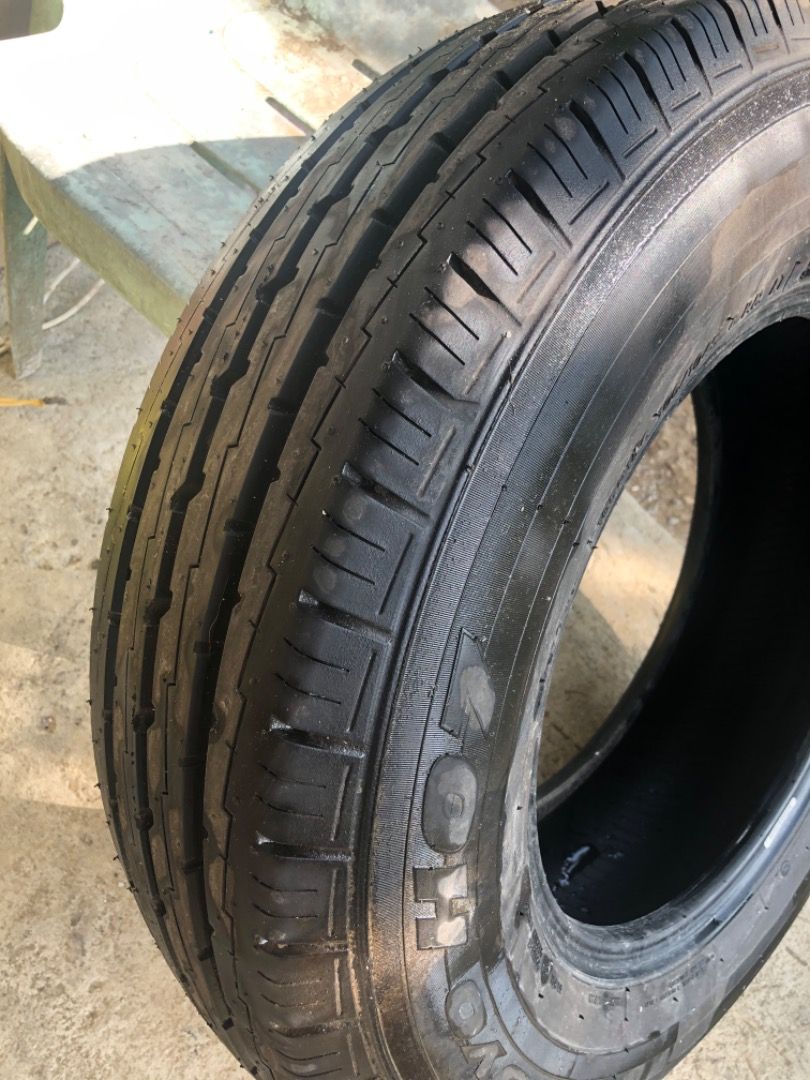 TOYOTA HI ACE COMMUTER CARPET AND RESERVE TIRE, Car Parts & Accessories ...