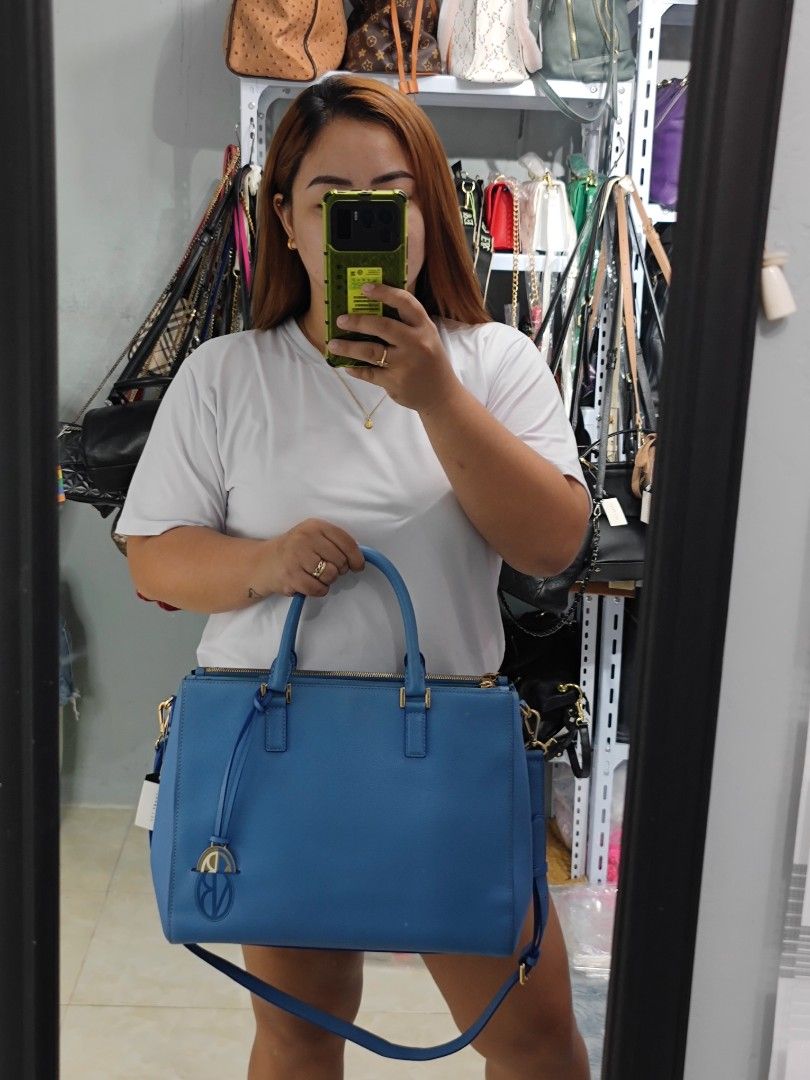 VINCIS BENCH, Women's Fashion, Bags & Wallets, Cross-body Bags on Carousell