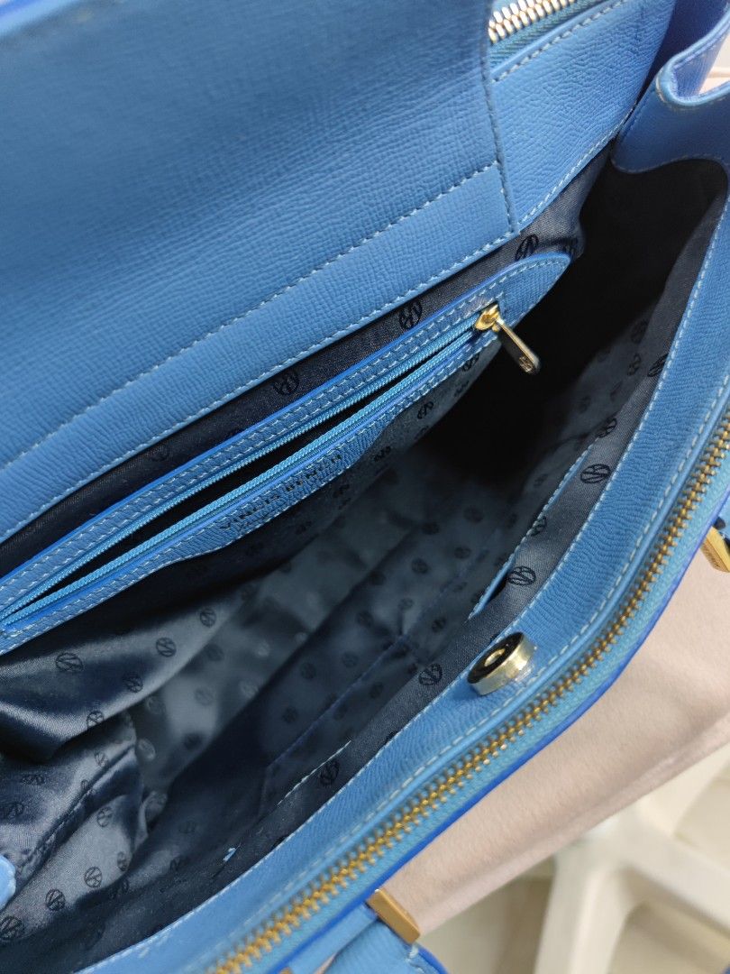 VINCIS BENCH, Women's Fashion, Bags & Wallets, Cross-body Bags on Carousell