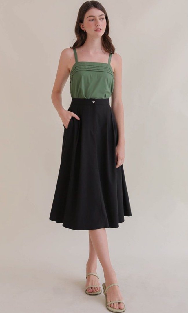Willow label Julia flare skirt, Women's Fashion, Bottoms, Skirts on ...