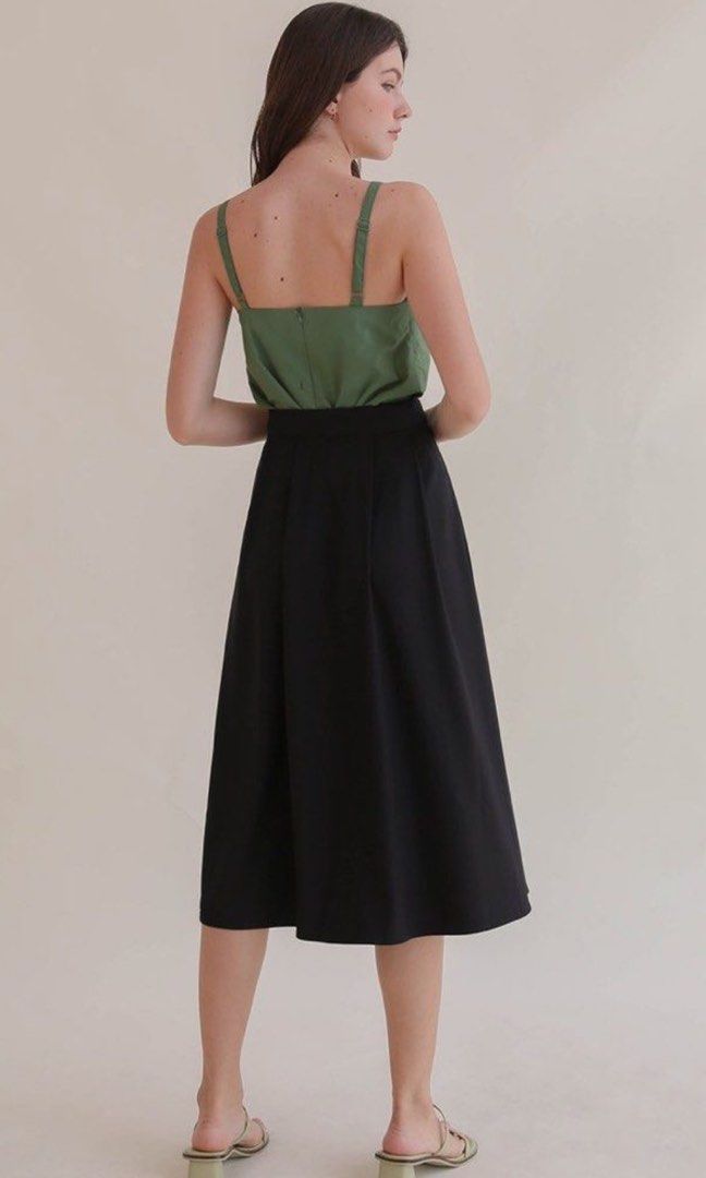 Willow label Julia flare skirt, Women's Fashion, Bottoms, Skirts on ...