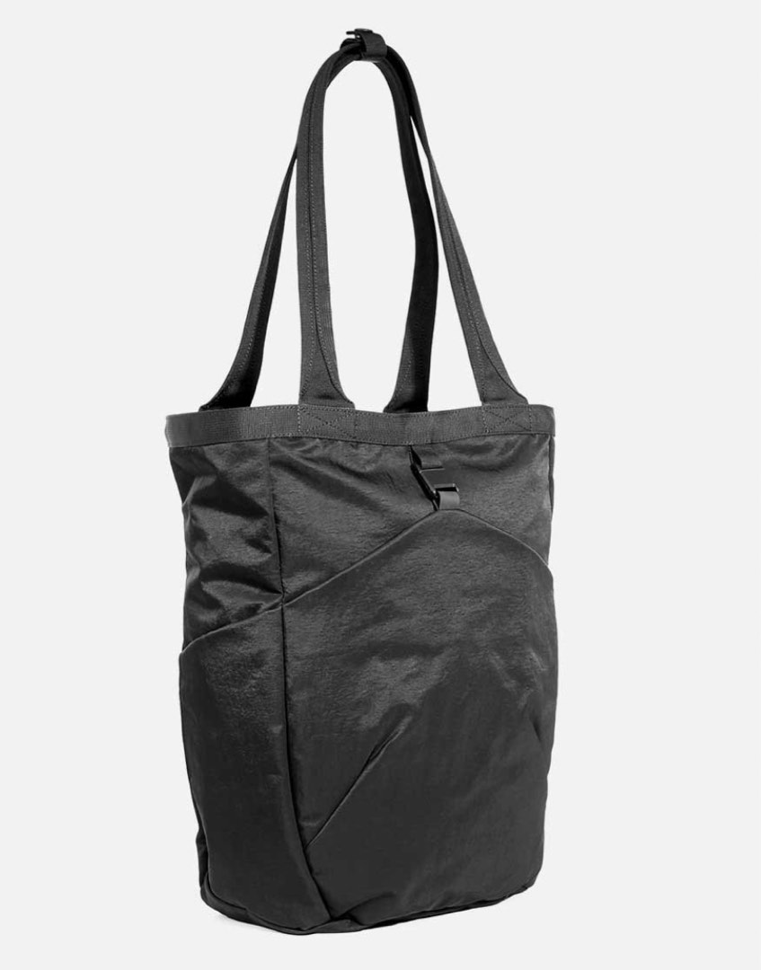 AER Go Tote 2, Men's Fashion, Bags, Belt bags, Clutches and Pouches on ...