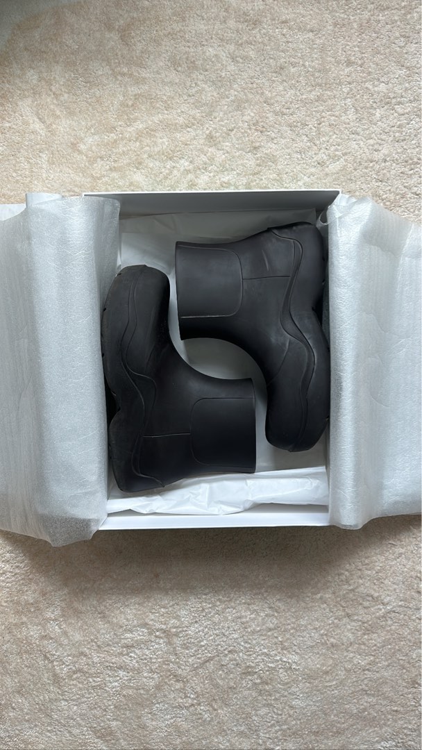 Bottega Veneta Puddle Boots, Men's Fashion, Footwear, Boots on Carousell