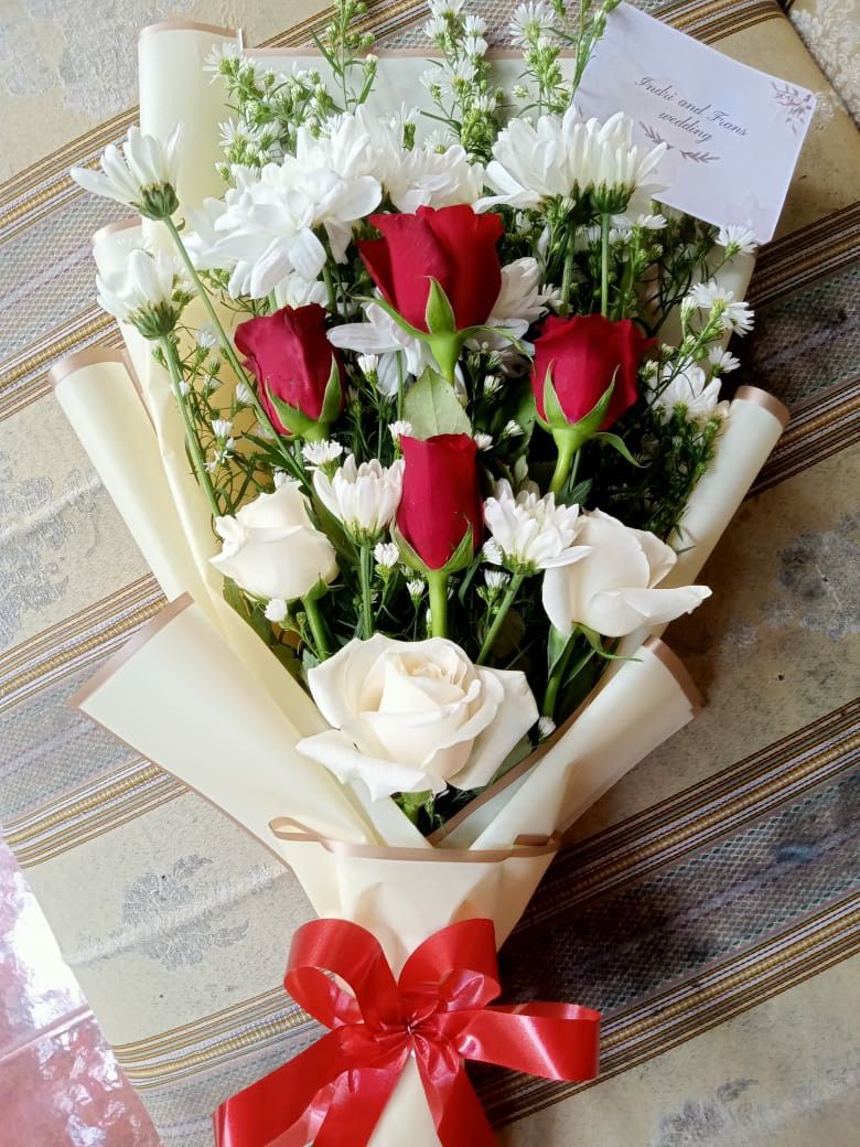 Buket bunga mawar merah mix asli segar CIMAHI BDG, Desain & Kerajinan ...