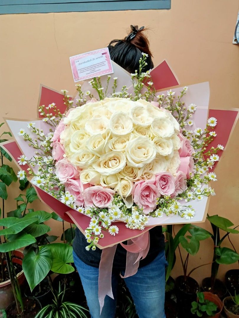 Buket bunga mawar putih mix pink asli segar CIMAHI BDG, Desain ...