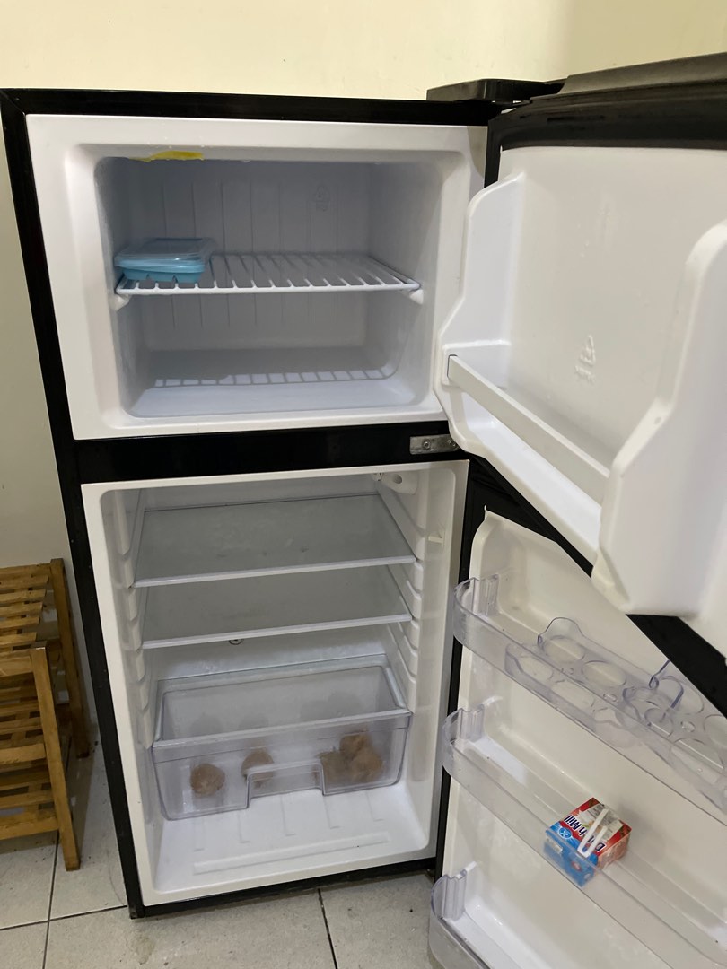 Ezy Refrigerator on Carousell