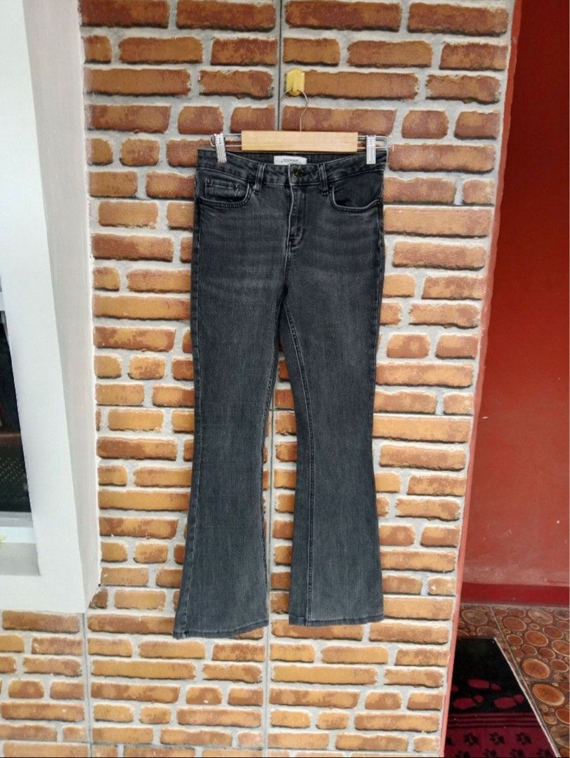 Grey flare jeans by Zara, Fesyen Wanita, Pakaian Wanita, Bawahan di ...