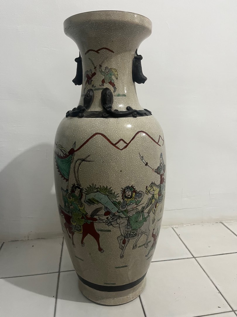 Guci Antik retak seribu 62cm, Antik, Pajangan di Carousell