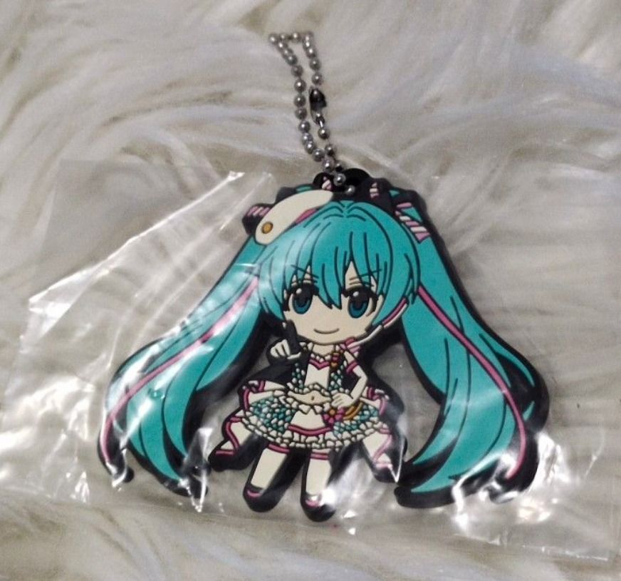 Hatsune Miku Keychain, Hobbies & Toys, Memorabilia & Collectibles, J ...