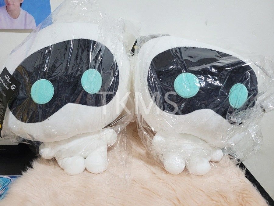 JIN THE ASTRONAUT WOOTTEO DOLL CUSHION, Hobbies & Toys, Memorabilia ...