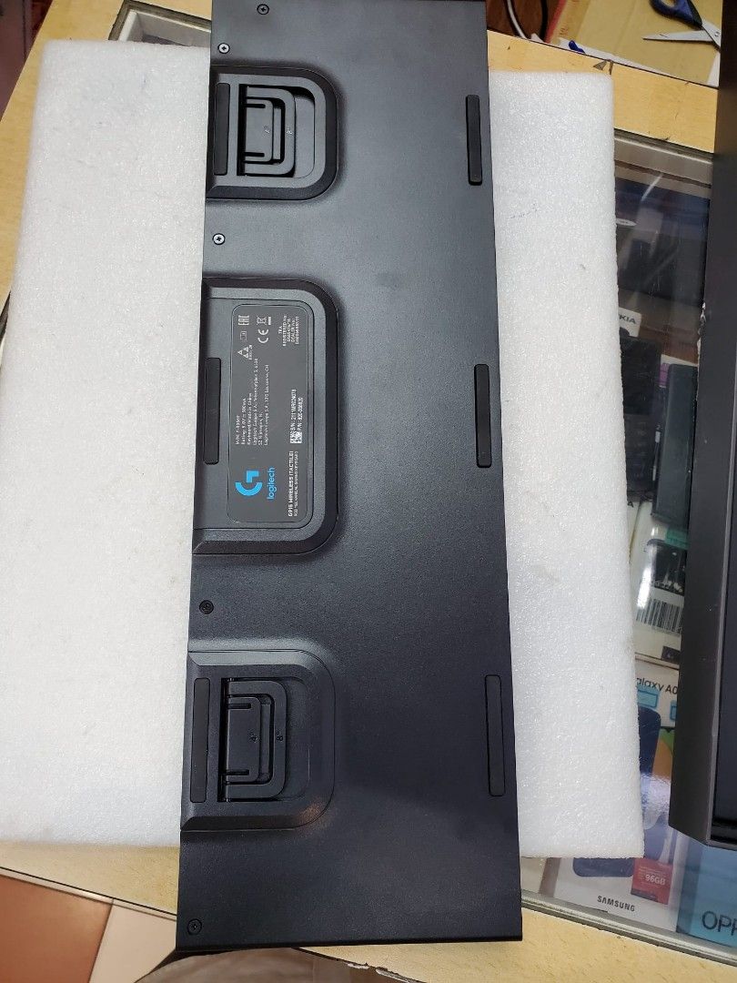 Logitech G915 LIGHTSPEED RGB Mechanical Gaming Keyboard/Clicky Key Switch LIGHTSYNC RGB Advanced ...