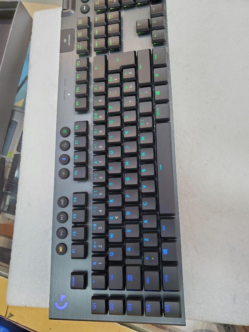 Logitech G915 LIGHTSPEED RGB Mechanical Gaming Keyboard/Clicky Key Switch LIGHTSYNC RGB Advanced ...