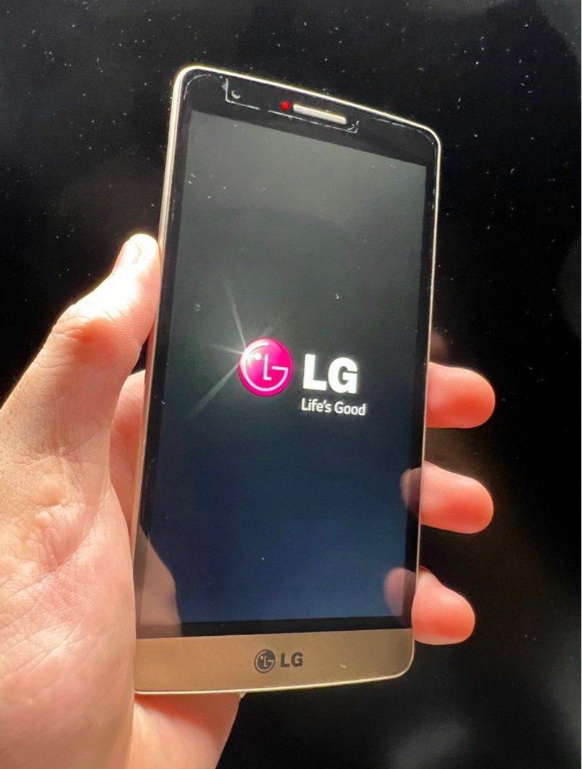 LG phone, spoilt on the first screen, Mobile Phones & Gadgets, Mobile ...