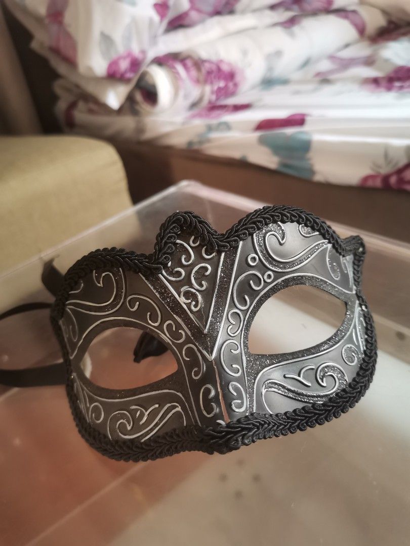 Masquerade mask on Carousell
