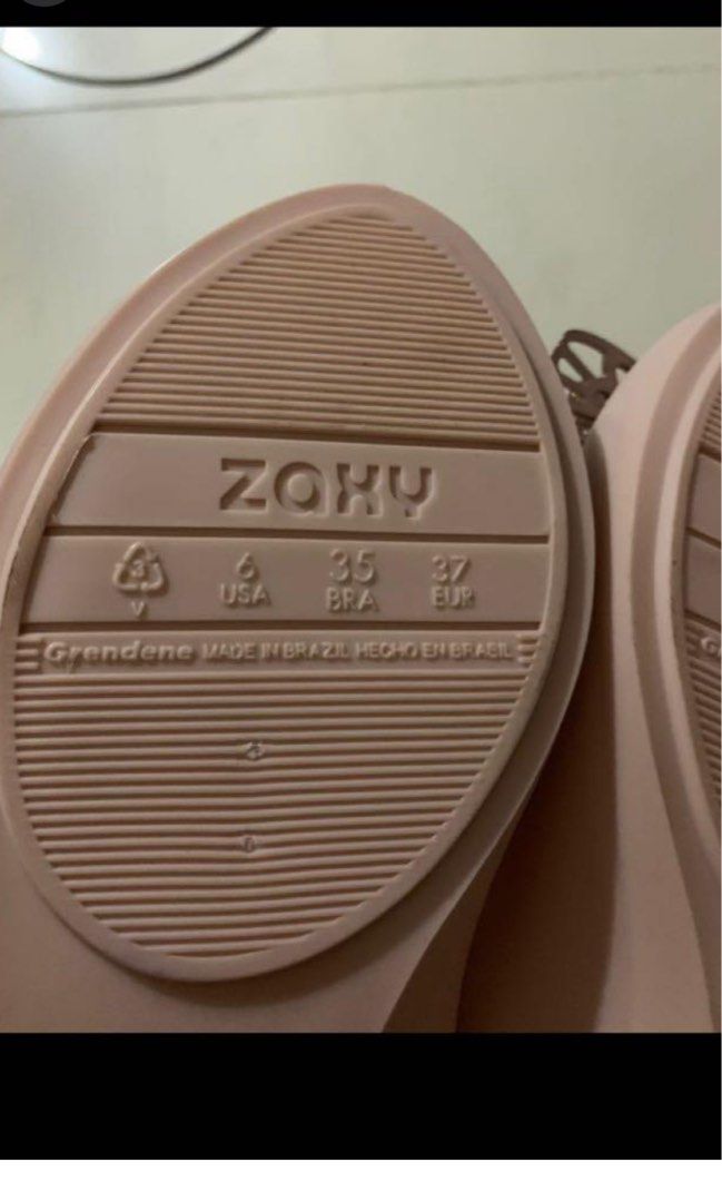 Melissa zoxy Shoes, Women's Fashion, Footwear, Shoe inserts on Carousell