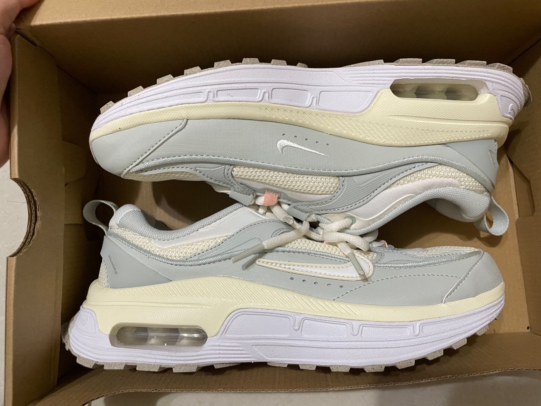 Nike air max bliss(FB7170111), 她的時尚, 鞋類, 運動鞋、球鞋在旋轉拍賣