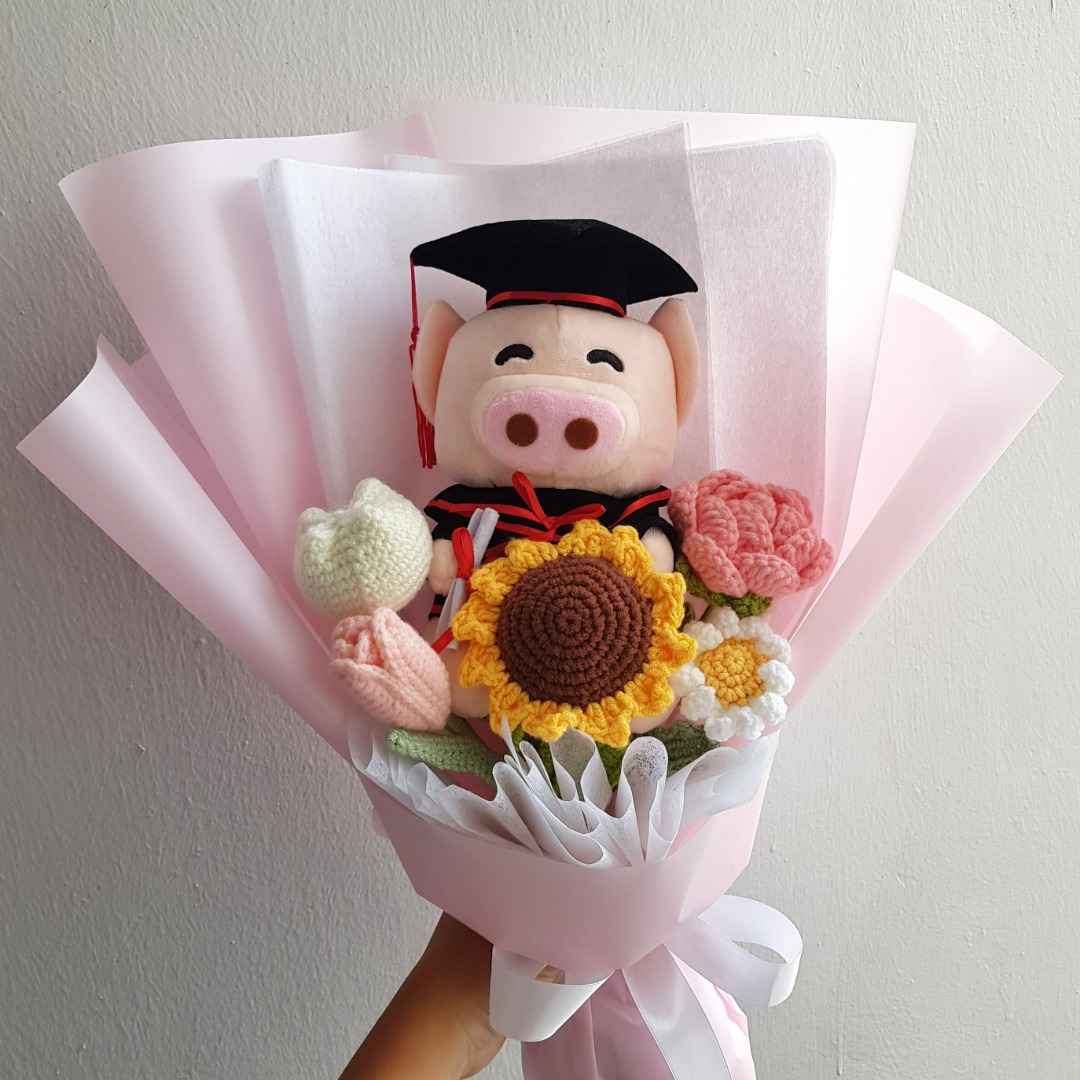 Pig Graduation Mixed Crochet flower bouquet, Hobbies & Toys, Stationery ...
