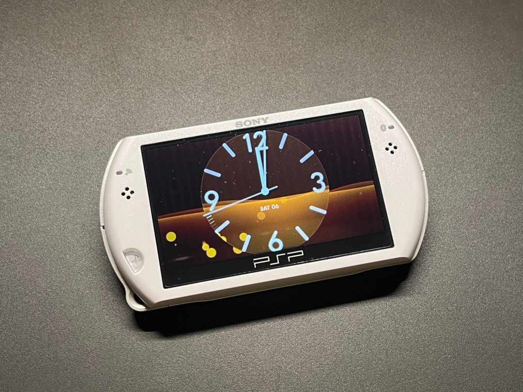 Modded PlayStation PSP GO Pearl White 16gb Internal | Extreme MINT ...