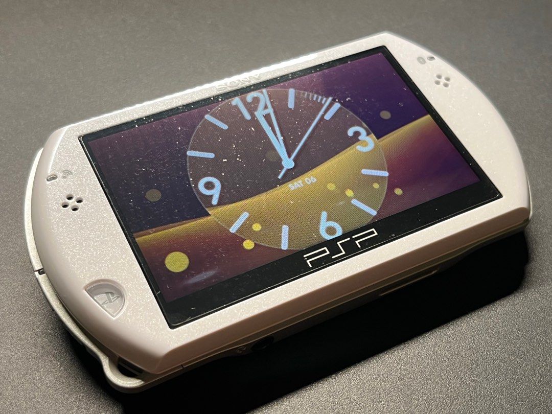 Modded PlayStation PSP GO Pearl White 16gb Internal | Extreme MINT ...
