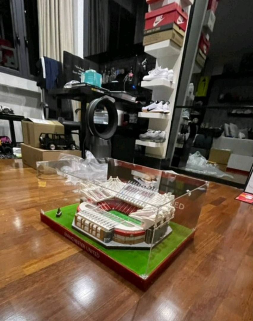 [PRE-ORDER] Display Case Box with background Creator Expert Old ...