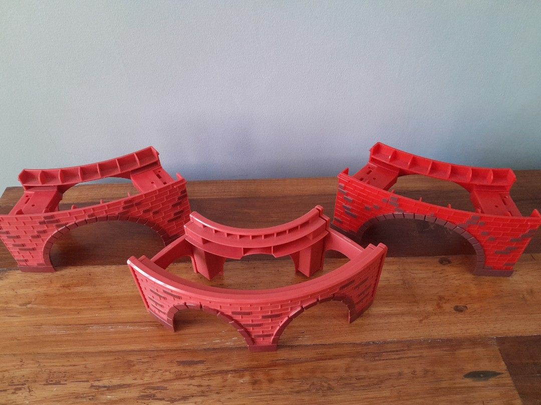 Red Brick Curved Bridge Train Track Risers on Carousell